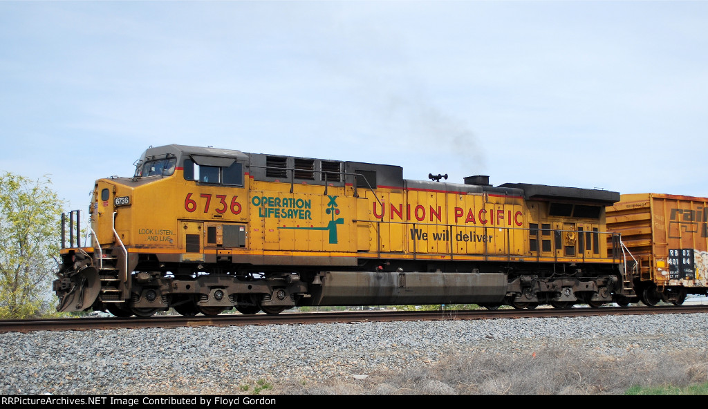 DPU UP 6736 pushes on westbound UP freight
